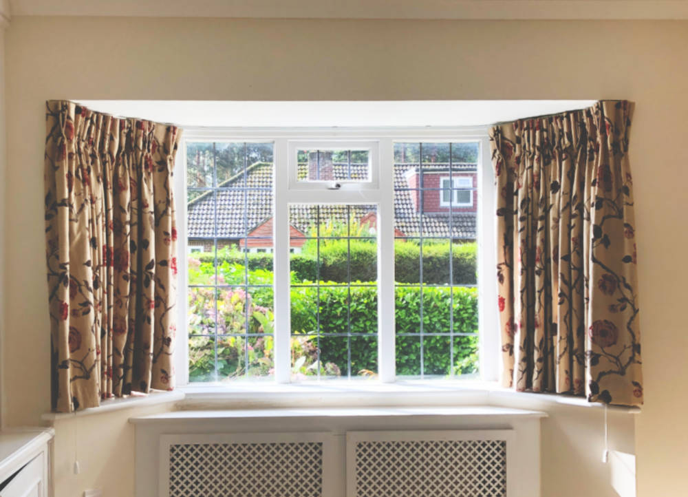 Window Wednesday - A special bungalow - Mummy Barrow